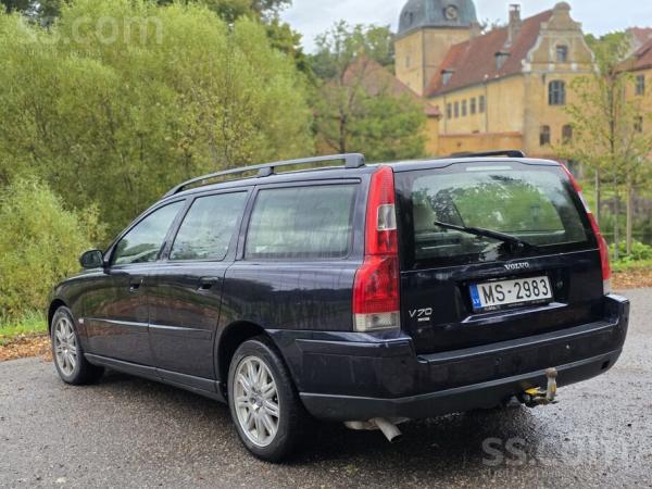 Blue Volvo V70 2005 in Cesis, with an engine capacity of 2.40 L and mileage of 578 thousand km for 1700 €, photo 3 on AUTOMOTO.COM.LV