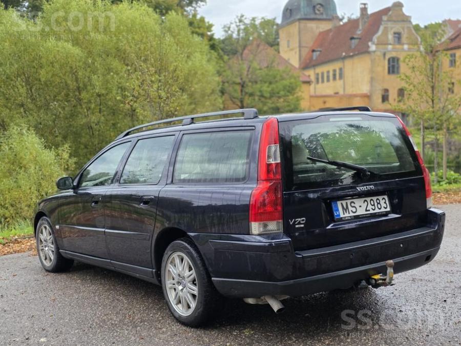 Blue Volvo V70 2005 in Cesis, with an engine capacity of 2.40 L and mileage of 578 thousand km for 1700 €, photo 3 on AUTOMOTO.COM.LV
