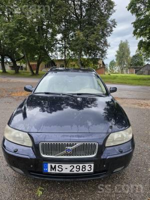 Blue Volvo V70 2005 in Cesis, with an engine capacity of 2.40 L and mileage of 578 thousand km for 1700 €, photo 4 on AUTOMOTO.COM.LV