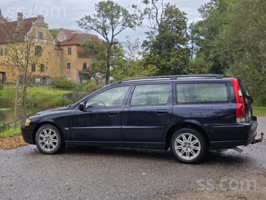 Blue Volvo V70 2005 in Cesis, with an engine capacity of 2.40 L and mileage of 578 thousand km for 1700 €, photo 5 on AUTOMOTO.COM.LV