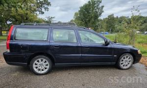 Blue Volvo V70 2005 in Cesis, with an engine capacity of 2.40 L and mileage of 578 thousand km for 1700 €, photo 6 on AUTOMOTO.COM.LV