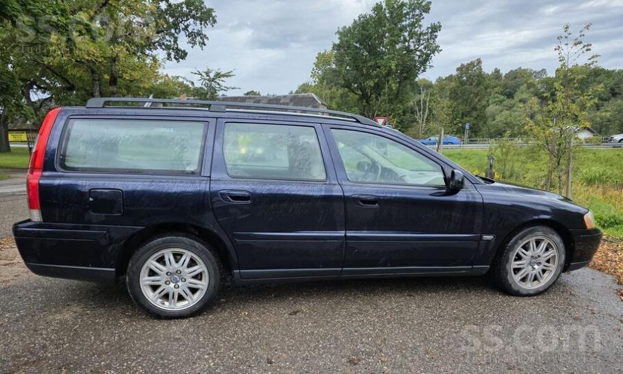 Blue Volvo V70 2005 in Cesis, with an engine capacity of 2.40 L and mileage of 578 thousand km for 1700 €, photo 6 on AUTOMOTO.COM.LV