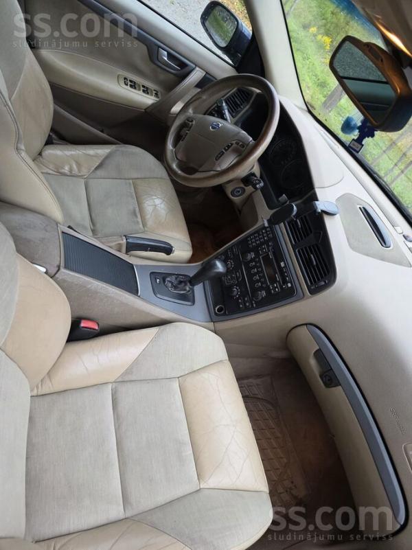 Blue Volvo V70 2005 in Cesis, with an engine capacity of 2.40 L and mileage of 578 thousand km for 1700 €, photo 8 on AUTOMOTO.COM.LV