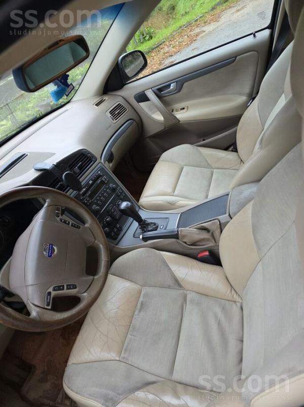 Blue Volvo V70 2005 in Cesis, with an engine capacity of 2.40 L and mileage of 578 thousand km for 1700 €, photo 9 on AUTOMOTO.COM.LV