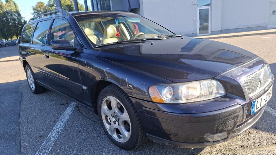 Zils Volvo V70 2005 Rīga, ar dzinēja tilpumu 2.40 L un nobraukumu 267 tūkst. km par 1400 €, foto 1 vietnē AUTOMOTO.COM.LV