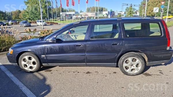 Zils Volvo V70 2005 Rīga, ar dzinēja tilpumu 2.40 L un nobraukumu 267 tūkst. km par 1400 €, foto 3 vietnē AUTOMOTO.COM.LV
