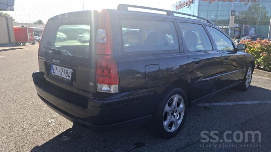 Zils Volvo V70 2005 Rīga, ar dzinēja tilpumu 2.40 L un nobraukumu 267 tūkst. km par 1400 €, foto 6 vietnē AUTOMOTO.COM.LV