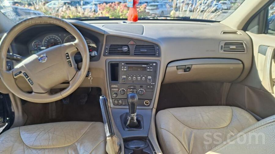 Zils Volvo V70 2005 Rīga, ar dzinēja tilpumu 2.40 L un nobraukumu 267 tūkst. km par 1400 €, foto 12 vietnē AUTOMOTO.COM.LV