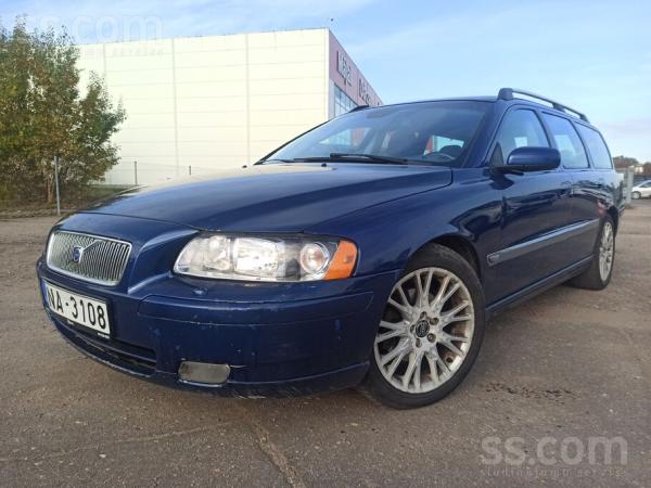 Blue Volvo V70 2005 in Daugavpils, with an engine capacity of 2.40 L and mileage of 0 thousand km for 1700 €, photo 1 on AUTOMOTO.COM.LV
