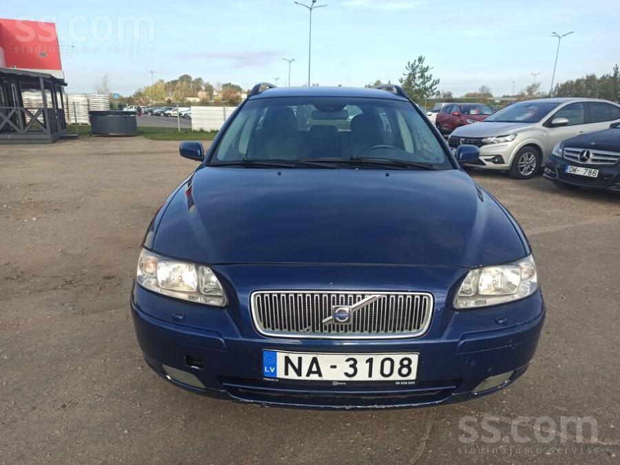 Blue Volvo V70 2005 in Daugavpils, with an engine capacity of 2.40 L and mileage of 0 thousand km for 1700 €, photo 4 on AUTOMOTO.COM.LV