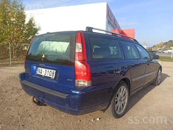 Blue Volvo V70 2005 in Daugavpils, with an engine capacity of 2.40 L and mileage of 0 thousand km for 1700 €, photo 7 on AUTOMOTO.COM.LV