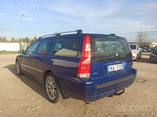 Blue Volvo V70 2005 in Daugavpils, with an engine capacity of 2.40 L and mileage of 0 thousand km for 1700 €, photo 8 on AUTOMOTO.COM.LV