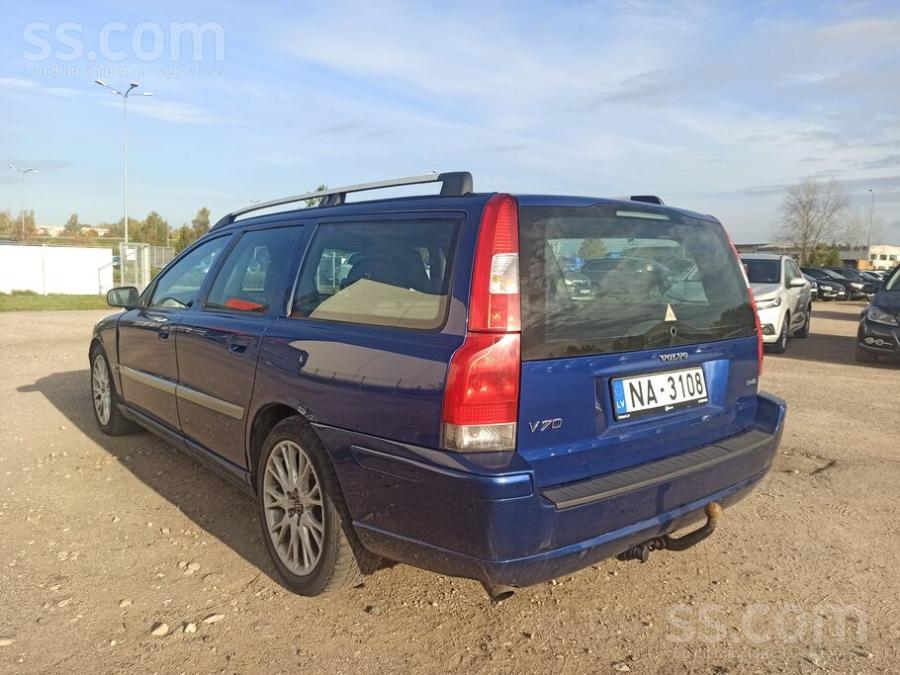 Blue Volvo V70 2005 in Daugavpils, with an engine capacity of 2.40 L and mileage of 0 thousand km for 1700 €, photo 8 on AUTOMOTO.COM.LV