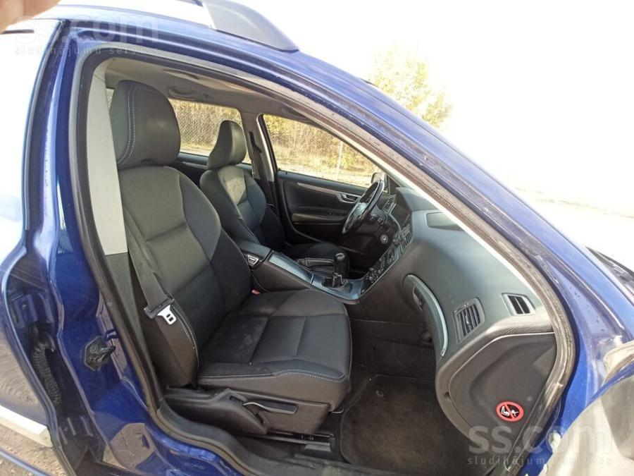 Blue Volvo V70 2005 in Daugavpils, with an engine capacity of 2.40 L and mileage of 0 thousand km for 1700 €, photo 18 on AUTOMOTO.COM.LV
