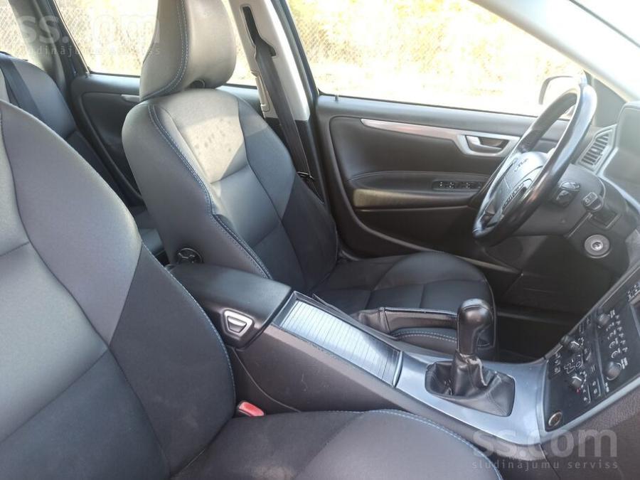 Blue Volvo V70 2005 in Daugavpils, with an engine capacity of 2.40 L and mileage of 0 thousand km for 1700 €, photo 19 on AUTOMOTO.COM.LV