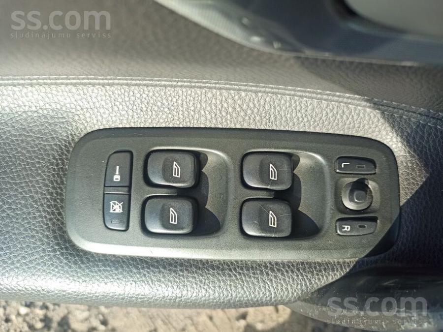 Blue Volvo V70 2005 in Daugavpils, with an engine capacity of 2.40 L and mileage of 0 thousand km for 1700 €, photo 21 on AUTOMOTO.COM.LV