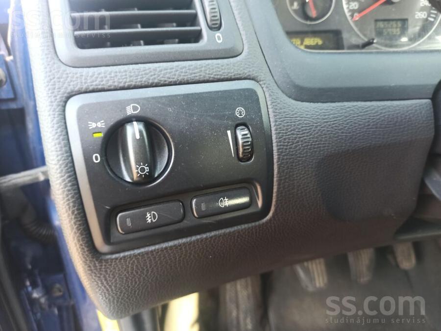 Blue Volvo V70 2005 in Daugavpils, with an engine capacity of 2.40 L and mileage of 0 thousand km for 1700 €, photo 22 on AUTOMOTO.COM.LV