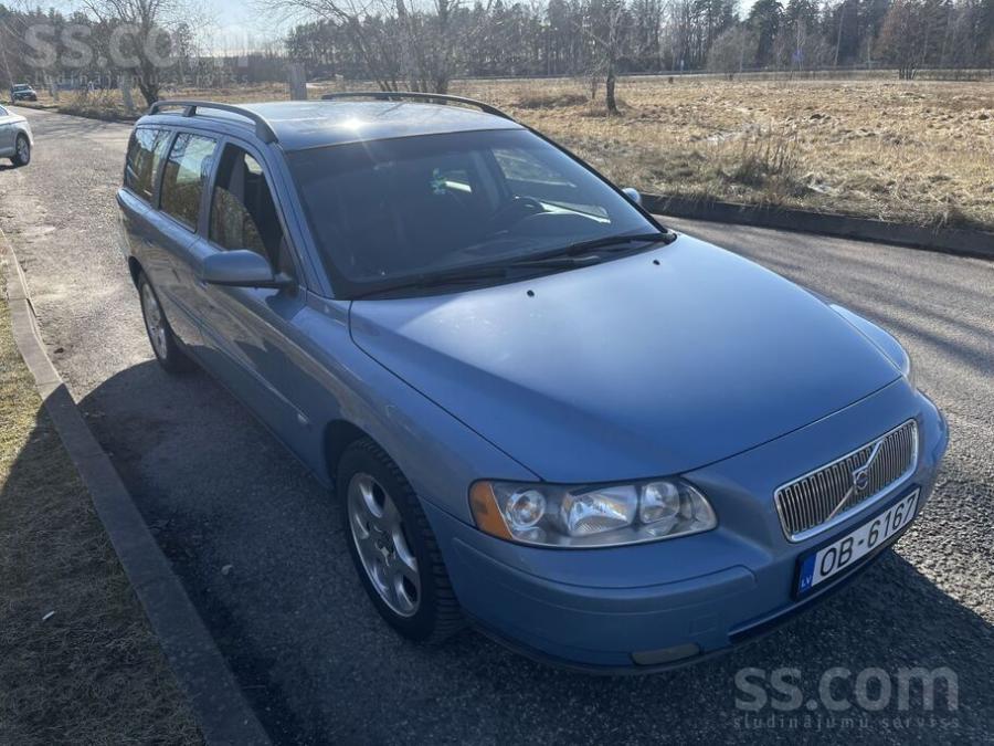 Zils Volvo V70 2006 Rīga, ar dzinēja tilpumu 2.40 L un nobraukumu 326 tūkst. km par 550 €, foto 3 vietnē AUTOMOTO.COM.LV