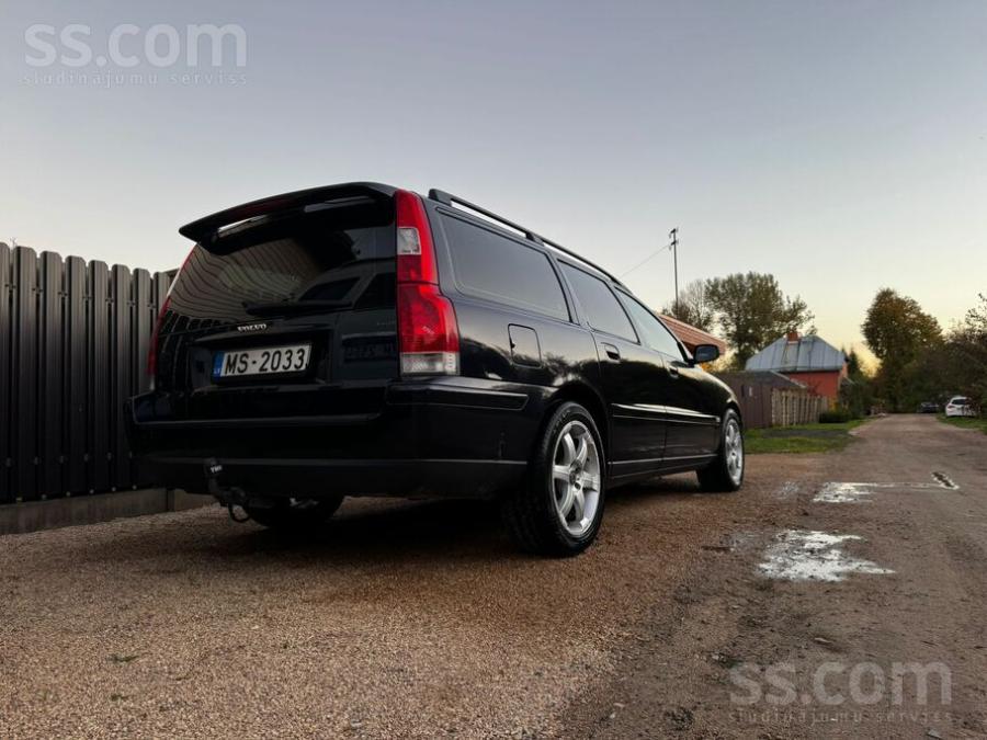 Синий Вольво В70 2006 в Рига, объемом двигателя 2.40 л и пробегом 317 тыс. км за 1200 €, фото 2 на AUTOMOTO.COM.LV
