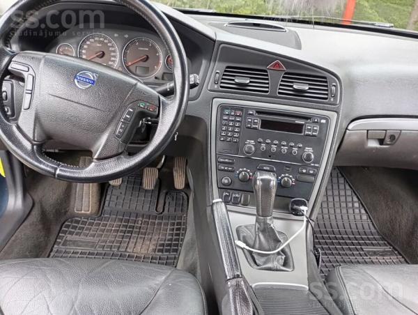 Zils Volvo V70 2006 Jēkabpils, ar dzinēja tilpumu 2.40 L un nobraukumu 421 tūkst. km par 2500 €, foto 4 vietnē AUTOMOTO.COM.LV