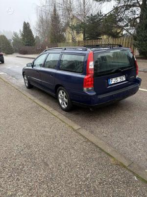 Zils Volvo V70 2006 Viļņa, ar dzinēja tilpumu 2.40 L un nobraukumu 450 tūkst. km par 888 €, foto 4 vietnē AUTOMOTO.COM.LV