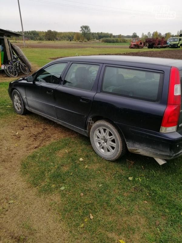 Zils Volvo V70 2006 Ukmergė, ar dzinēja tilpumu 2.40 L un nobraukumu 400 tūkst. km par 1000 €, foto 1 vietnē AUTOMOTO.COM.LV