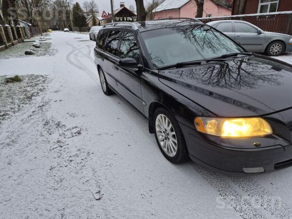 Blue Volvo V70 2006 in Riga, with an engine capacity of 2.40 L and mileage of 275 thousand km for 1650 €, photo 6 on AUTOMOTO.COM.LV
