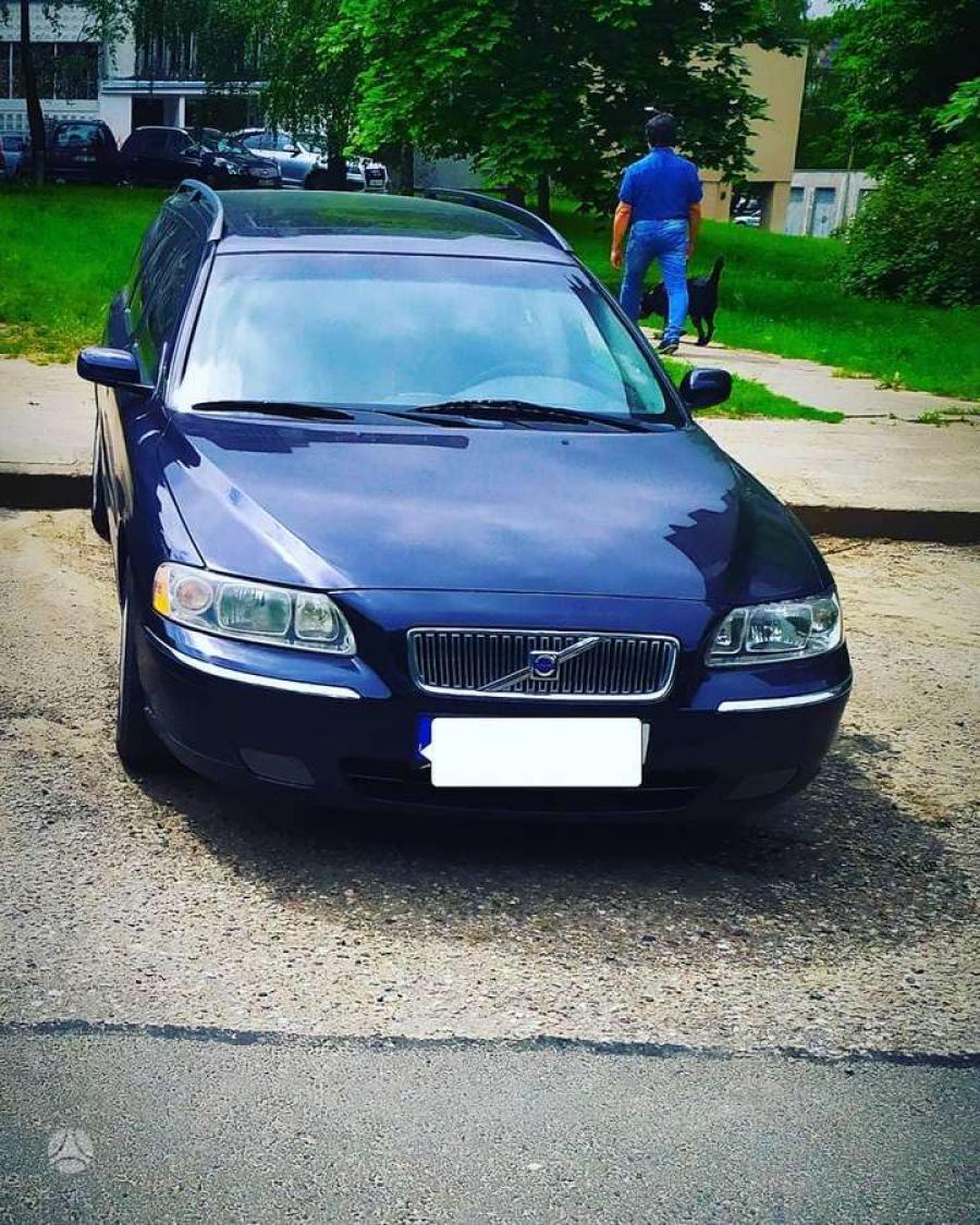 Blue Volvo V70 2006 in Vilnius, with an engine capacity of 2.40 L and mileage of 290 thousand km for 750 €, photo 3 on AUTOMOTO.COM.LV