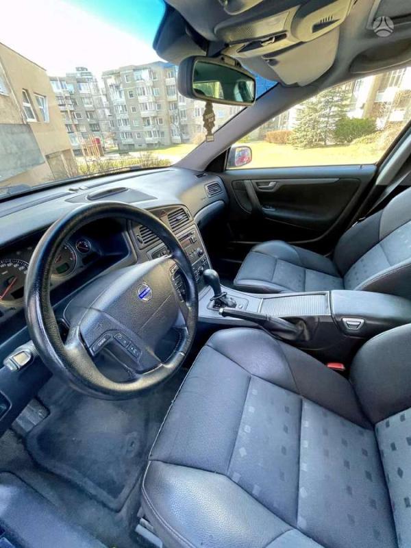 Blue Volvo V70 2006 in Vilnius, with an engine capacity of 2.40 L and mileage of 290 thousand km for 750 €, photo 8 on AUTOMOTO.COM.LV