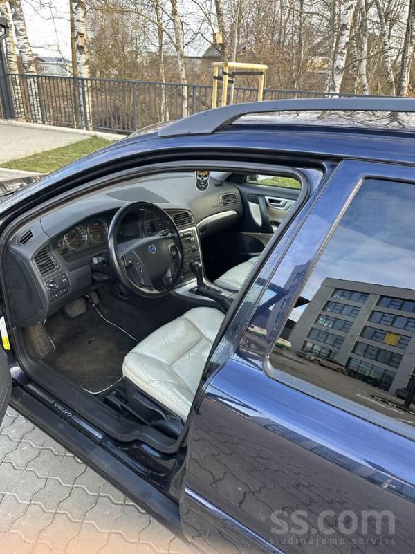 Zils Volvo V70 2006 Rīga, ar dzinēja tilpumu 2.40 L un nobraukumu 343 tūkst. km par 2500 €, foto 5 vietnē AUTOMOTO.COM.LV