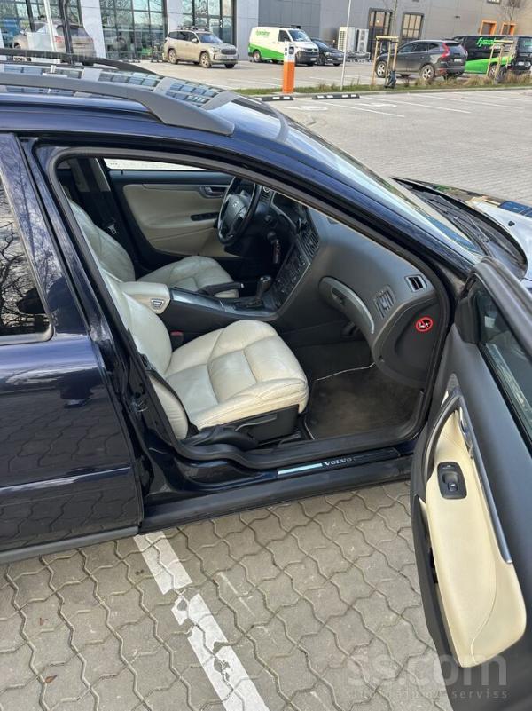 Zils Volvo V70 2006 Rīga, ar dzinēja tilpumu 2.40 L un nobraukumu 343 tūkst. km par 2500 €, foto 6 vietnē AUTOMOTO.COM.LV