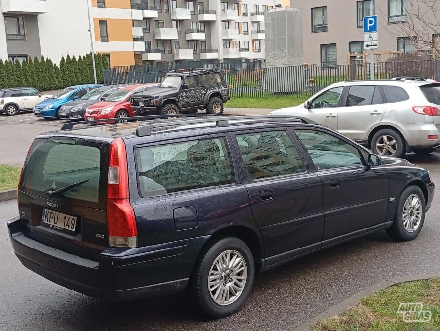 Zils Volvo V70 2006 Viļņa, ar dzinēja tilpumu 2.40 L un nobraukumu 311 tūkst. km par 1300 €, foto 3 vietnē AUTOMOTO.COM.LV