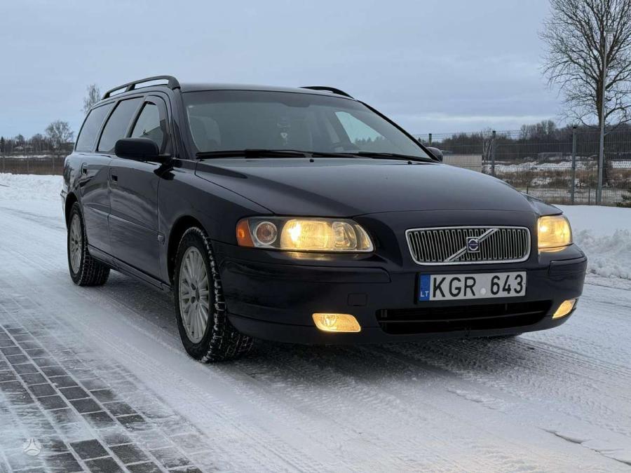 Zils Volvo V70 2006 Šauļi, ar dzinēja tilpumu 2.40 L un nobraukumu 410 tūkst. km par 2500 €, foto 1 vietnē AUTOMOTO.COM.LV