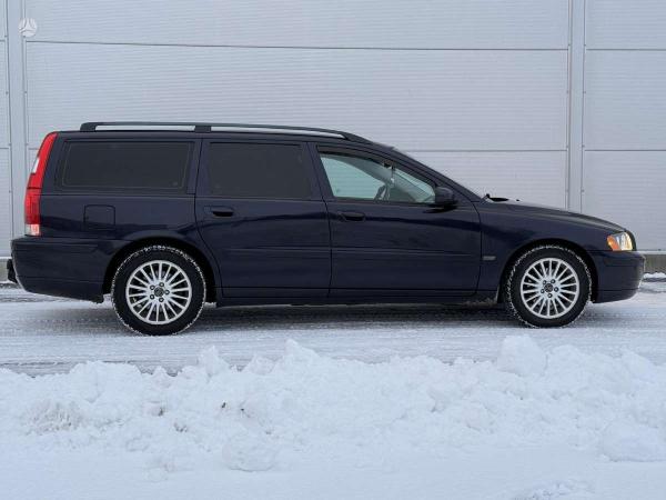 Blue Volvo V70 2006 in Siauliai, with an engine capacity of 2.40 L and mileage of 410 thousand km for 2500 €, photo 5 on AUTOMOTO.COM.LV
