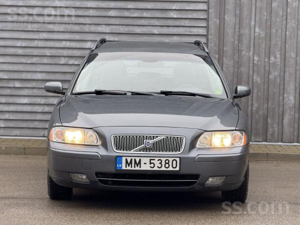 Blue Volvo V70 2006 in Jelgava, with an engine capacity of 2.40 L and mileage of 293 thousand km for 2100 €, photo 1 on AUTOMOTO.COM.LV