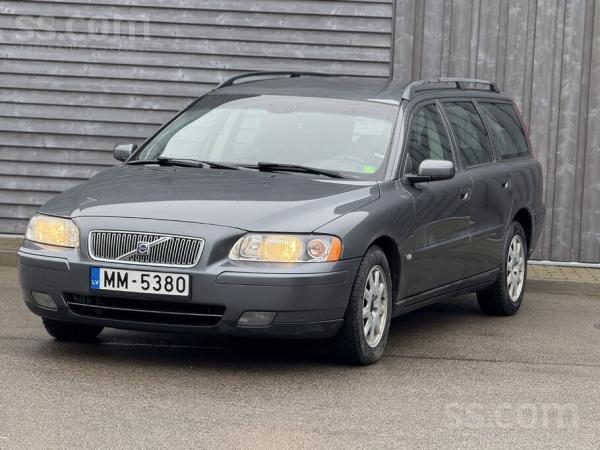 Blue Volvo V70 2006 in Jelgava, with an engine capacity of 2.40 L and mileage of 293 thousand km for 2100 €, photo 2 on AUTOMOTO.COM.LV