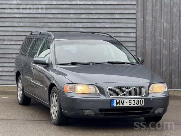 Blue Volvo V70 2006 in Jelgava, with an engine capacity of 2.40 L and mileage of 293 thousand km for 2100 €, photo 3 on AUTOMOTO.COM.LV
