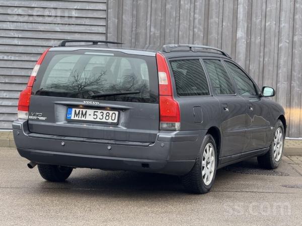 Blue Volvo V70 2006 in Jelgava, with an engine capacity of 2.40 L and mileage of 293 thousand km for 2100 €, photo 4 on AUTOMOTO.COM.LV