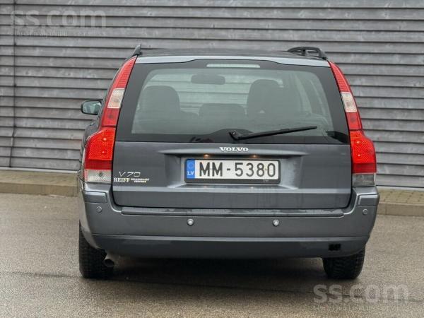 Blue Volvo V70 2006 in Jelgava, with an engine capacity of 2.40 L and mileage of 293 thousand km for 2100 €, photo 6 on AUTOMOTO.COM.LV