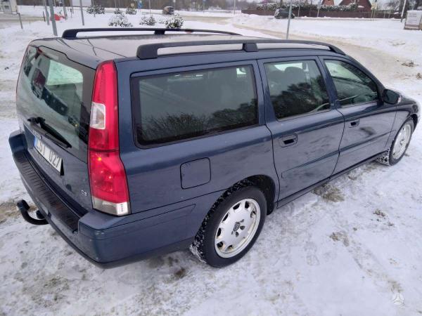 Blue Volvo V70 2006 in Panevezys, with an engine capacity of 2.40 L and mileage of 365 thousand km for 1700 €, photo 2 on AUTOMOTO.COM.LV