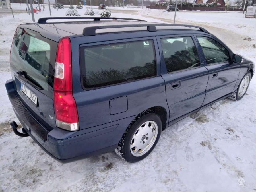 Blue Volvo V70 2006 in Panevezys, with an engine capacity of 2.40 L and mileage of 365 thousand km for 1700 €, photo 2 on AUTOMOTO.COM.LV