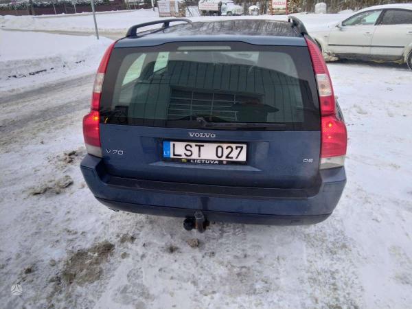 Blue Volvo V70 2006 in Panevezys, with an engine capacity of 2.40 L and mileage of 365 thousand km for 1700 €, photo 4 on AUTOMOTO.COM.LV