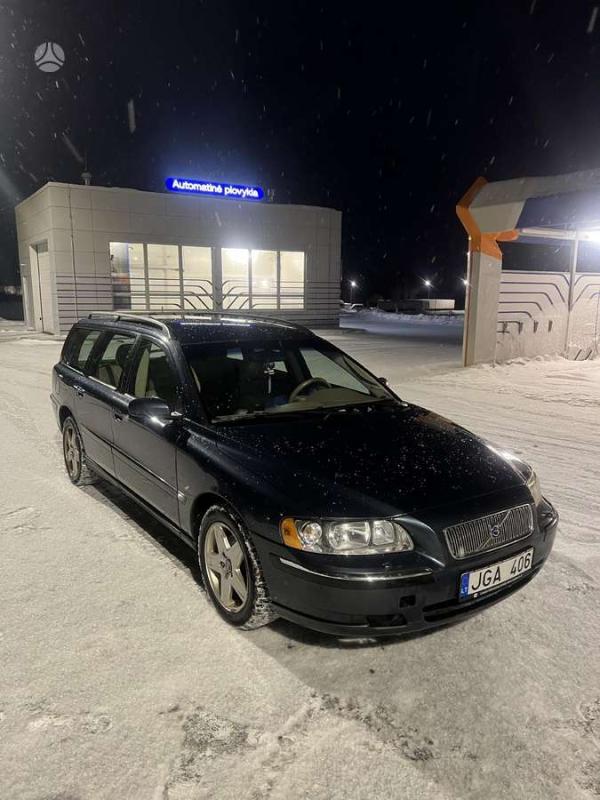 Zils Volvo V70 2006 Viļņa, ar dzinēja tilpumu 2.40 L un nobraukumu 390 tūkst. km par 1600 €, foto 1 vietnē AUTOMOTO.COM.LV