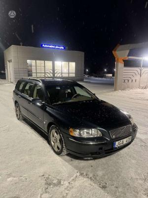 Zils Volvo V70 2006 Viļņa, ar dzinēja tilpumu 2.40 L un nobraukumu 390 tūkst. km par 1600 €, foto  vietnē AUTOMOTO.COM.LV