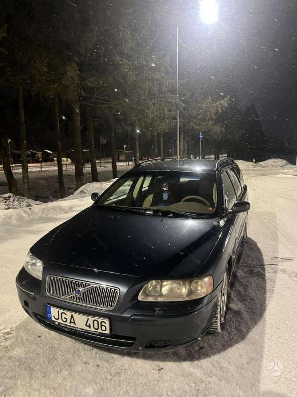 Zils Volvo V70 2006 Viļņa, ar dzinēja tilpumu 2.40 L un nobraukumu 390 tūkst. km par 1600 €, foto 2 vietnē AUTOMOTO.COM.LV