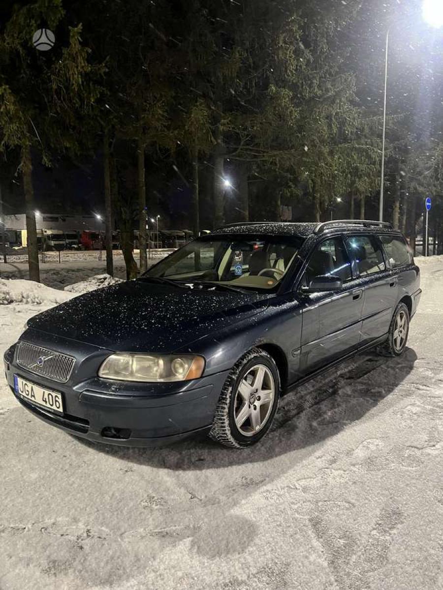 Zils Volvo V70 2006 Viļņa, ar dzinēja tilpumu 2.40 L un nobraukumu 390 tūkst. km par 1600 €, foto 3 vietnē AUTOMOTO.COM.LV
