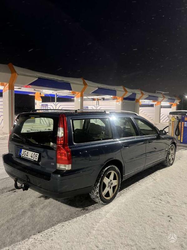 Zils Volvo V70 2006 Viļņa, ar dzinēja tilpumu 2.40 L un nobraukumu 390 tūkst. km par 1600 €, foto 4 vietnē AUTOMOTO.COM.LV