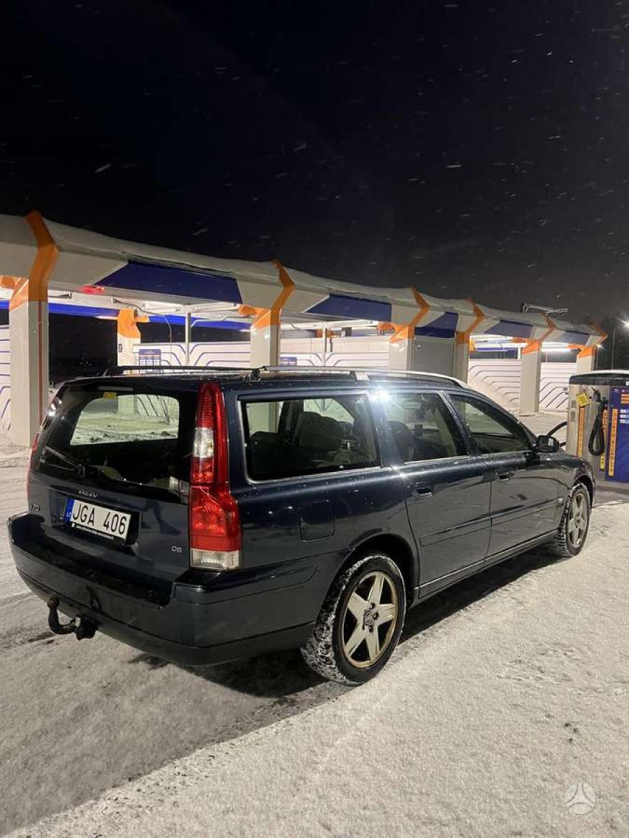 Zils Volvo V70 2006 Viļņa, ar dzinēja tilpumu 2.40 L un nobraukumu 390 tūkst. km par 1600 €, foto 4 vietnē AUTOMOTO.COM.LV
