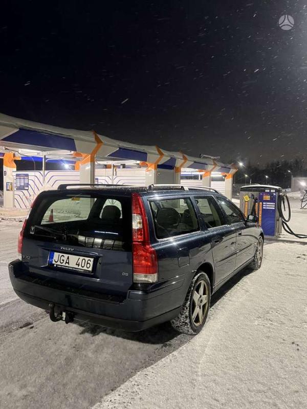 Zils Volvo V70 2006 Viļņa, ar dzinēja tilpumu 2.40 L un nobraukumu 390 tūkst. km par 1600 €, foto 5 vietnē AUTOMOTO.COM.LV