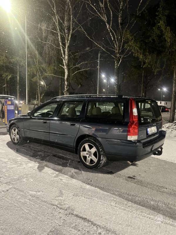 Zils Volvo V70 2006 Viļņa, ar dzinēja tilpumu 2.40 L un nobraukumu 390 tūkst. km par 1600 €, foto 7 vietnē AUTOMOTO.COM.LV